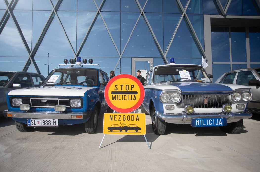 Milicija i drugi zanimljivi automobili mamili poglede Osječana - SiB.hr
